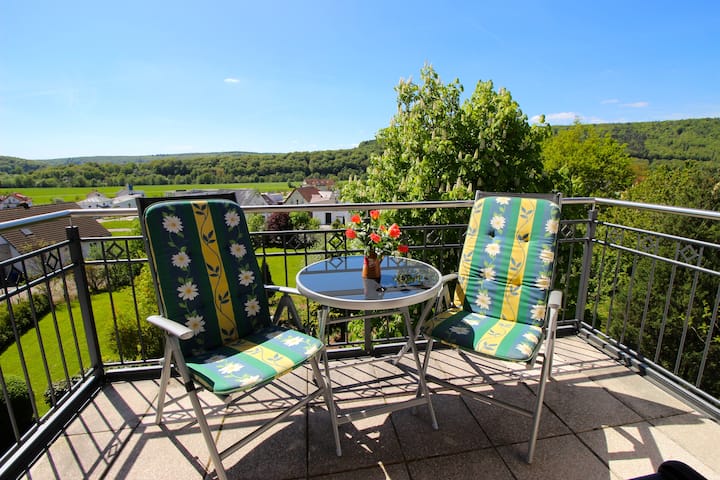 Ferienwohnung Mit Südbalkon Und Panoramarundblick - Bad Bocklet