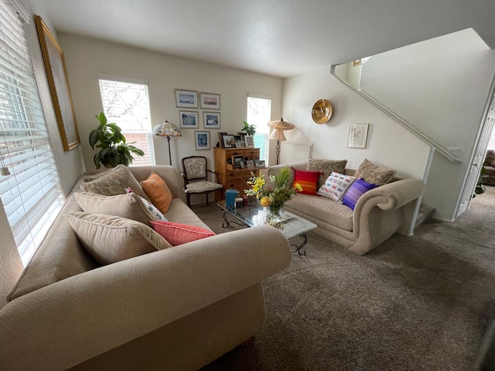 Queen Bedroom In Large House With Shared Bath - Lompoc, CA