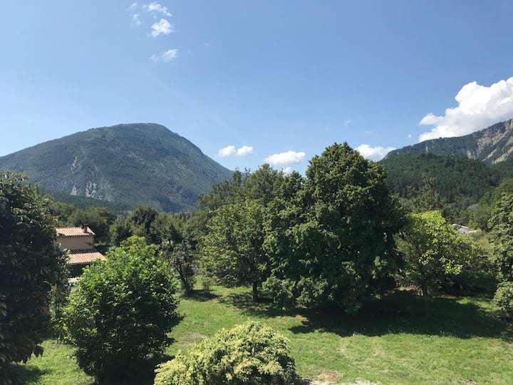 Joli 2 Pièces Au 1er Et Dernier éTage. - Castellane