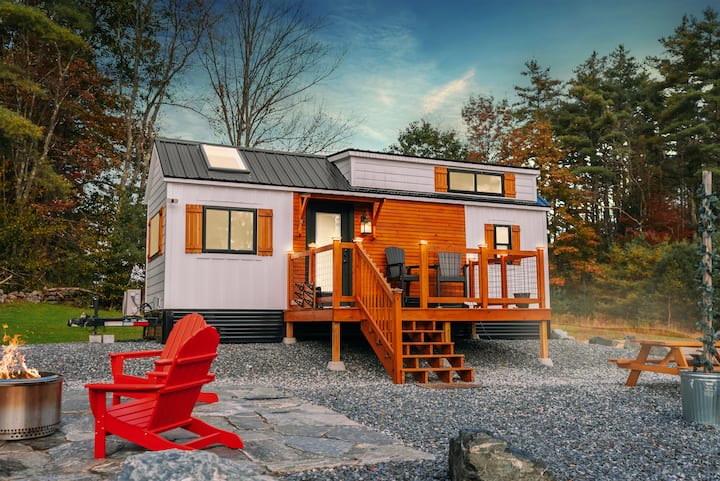 Bearfoot Cottage: Tiny House W/ Hot Tub Near Okemo - Vermont