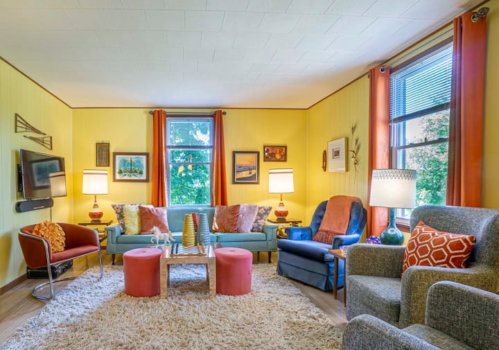 Retrohaus: A Groovy Getaway In Historic Hermann Mo - Hermann, MO