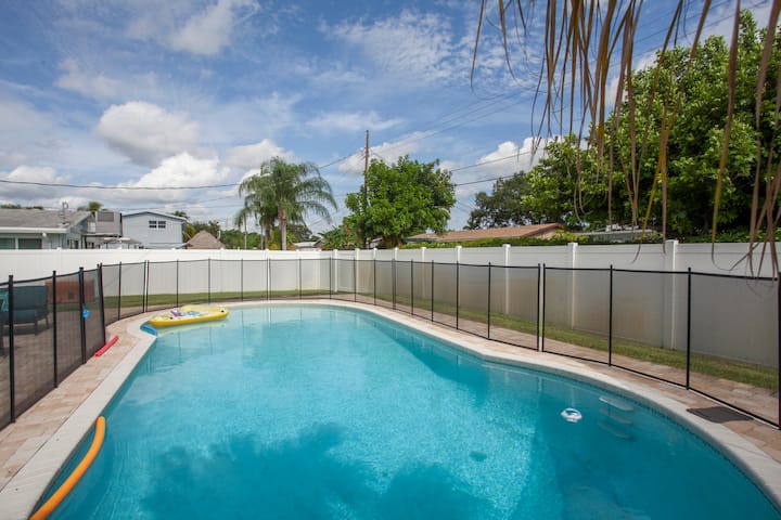 4br/3ba Modern Home W Private Pool Bbq Mia Fll - Hollywood, FL