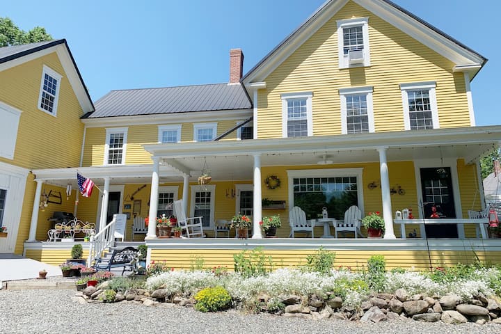 Freedom House Second Floor 3 Bedroom Apartment - Maine