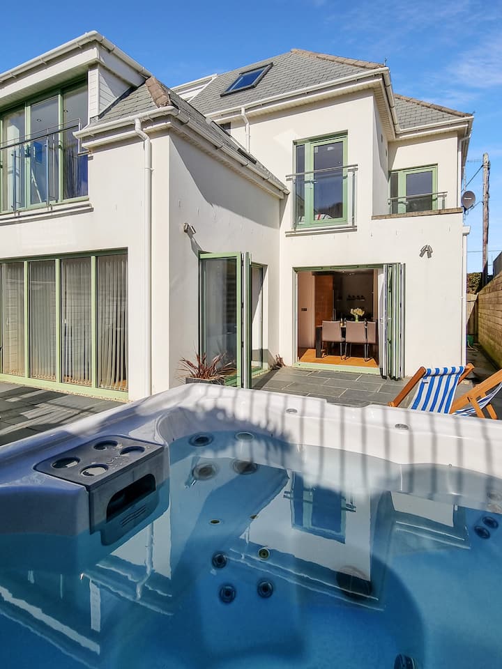 Award Winning Flat With Private Hot Tub & Parking - Croyde