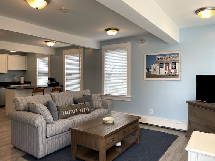 ~"Old Barbershop" Thames Condo+parking! - Cliff Walk, RI