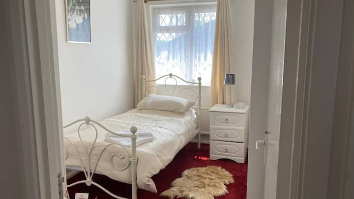 Private Single Bedroom - Berkshire