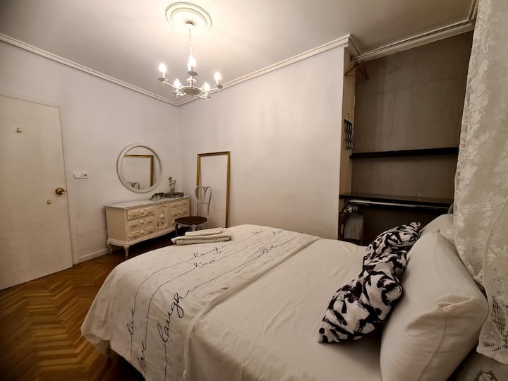 Amplia Y Luminosa Habitación Privada Céntrica - Saragozza