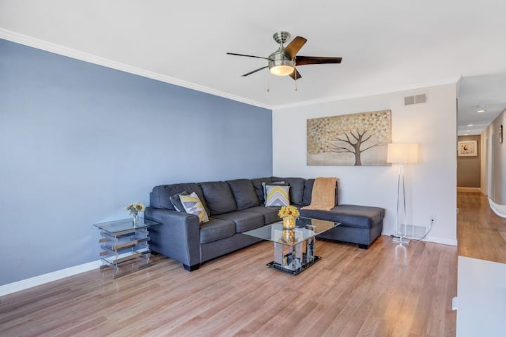 Spacious Fully Equipped Home W/ Parking & Laundry - San Diego, CA