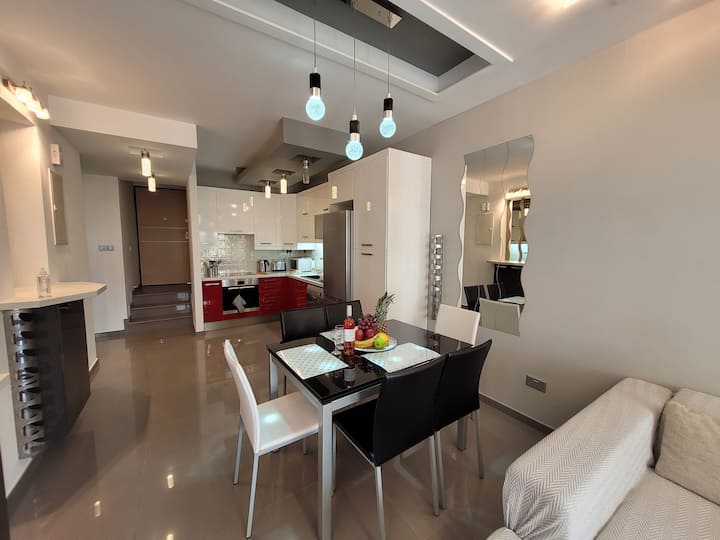 C/01 -Contemporary 2 Bedroom Apartment By The Mall - Paphos