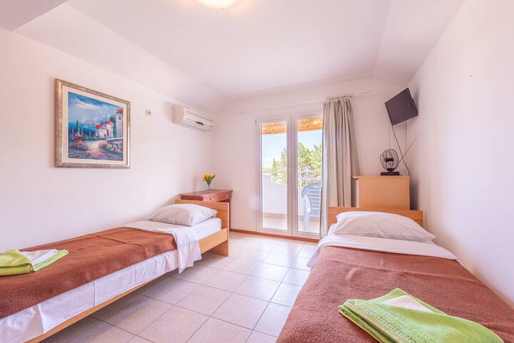 Villa Christina - Room Up To 2 People With Pool - Novalja