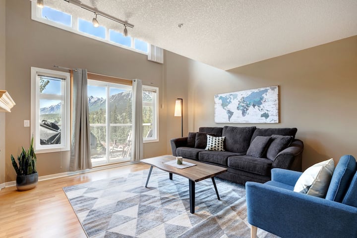 Cozy Condo | Epic Mtn Views | Air Con | Parking - Canmore