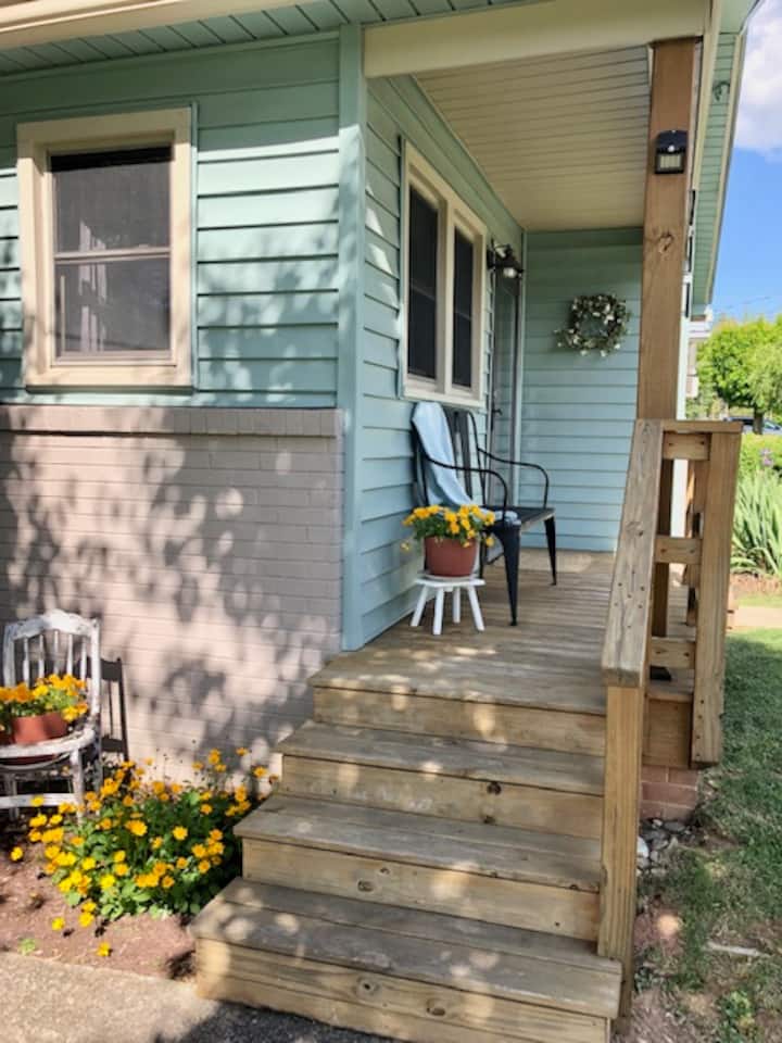 Modern Farmhouse Cottage W/ Fire Pit & Patio - Waynesville, NC