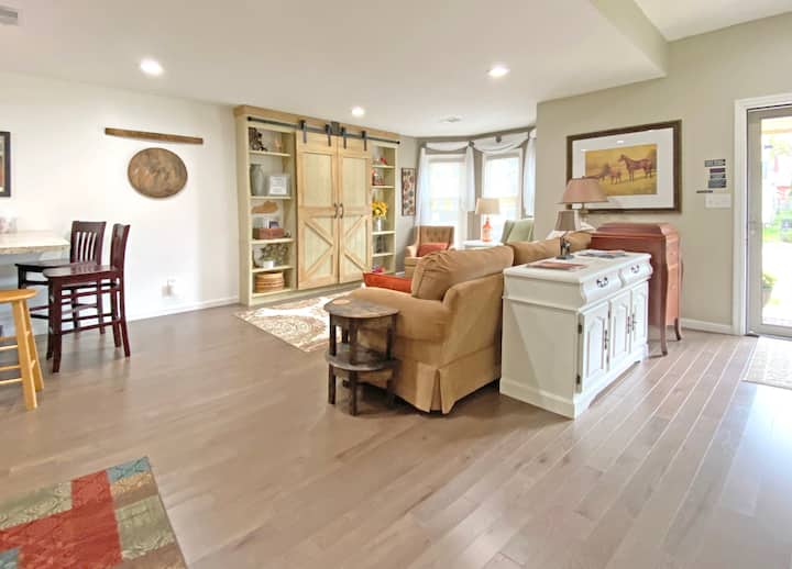 Bourbon Trail For Couples. Downtown & Free Parking - Lexington, KY