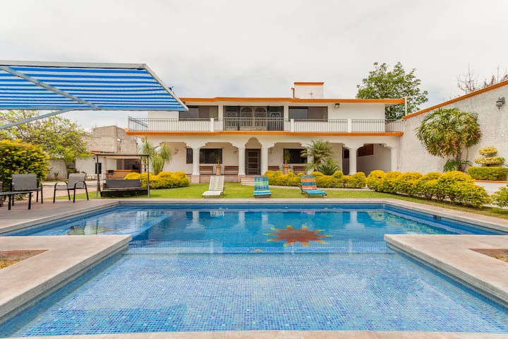 Alberca Privada, Gran Jardín Cuautla. - Cuautla
