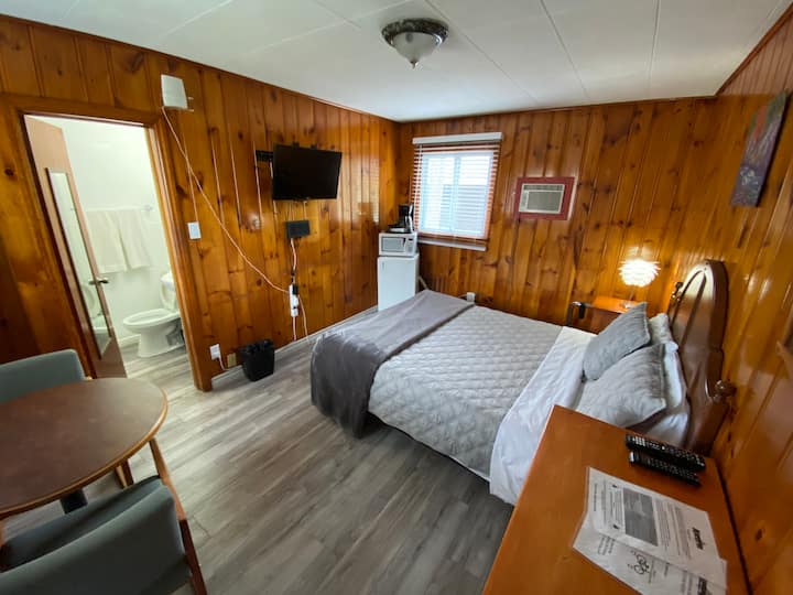 Rolling Rapids Motel Room 3 - Ontario 60