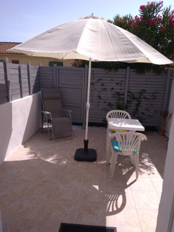 Un Petit Coin Dans Le Gard Provencal - Saint-Gilles, France