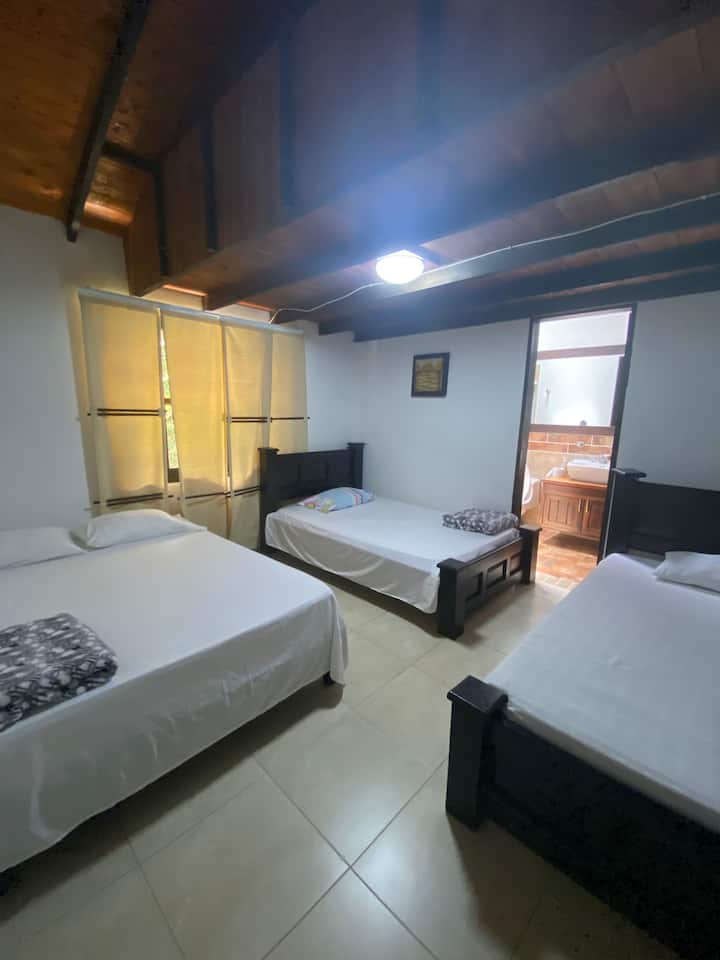 Habitación Múltiple Con Baño Privado - Calima