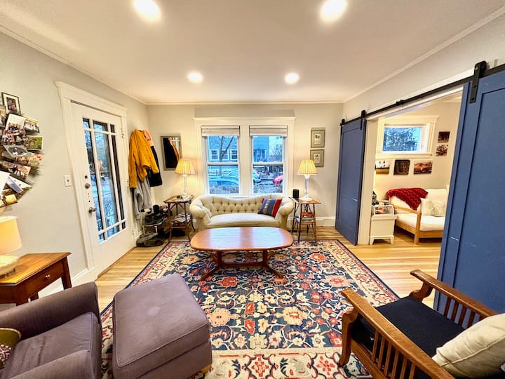 West Cambridge 2br: Pet Ok, A/c, Backyard, Lovely! - Somerville, MA
