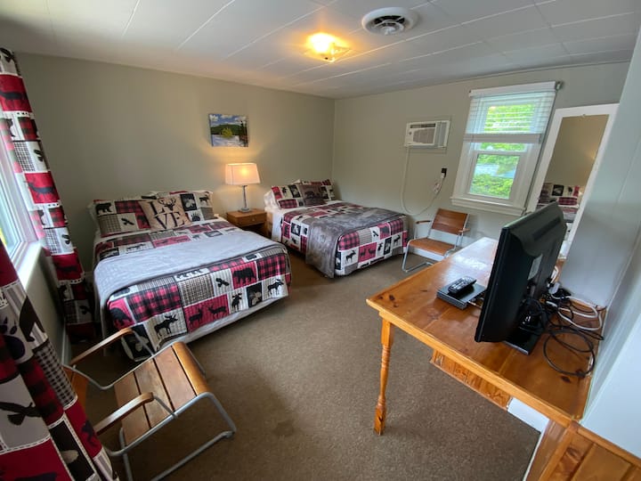 East Gate Motel Room 1 - Algonquin Provincial Park