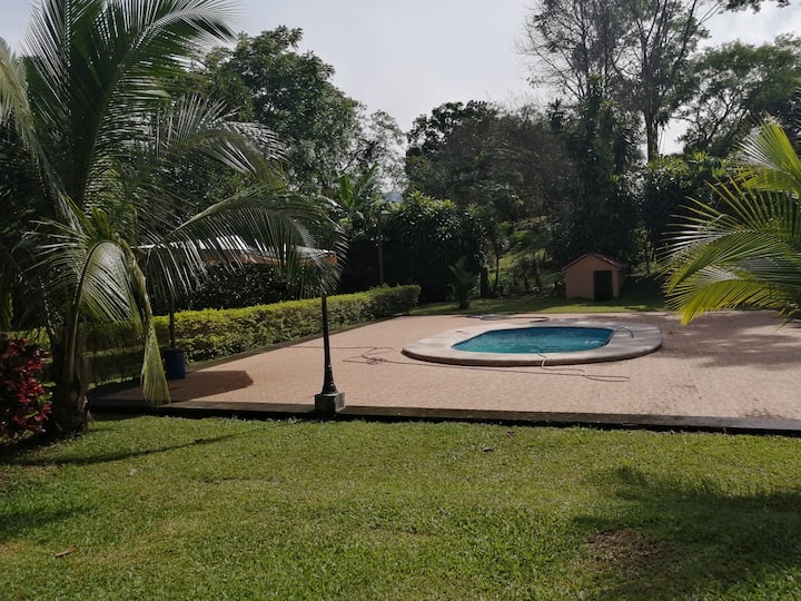 Agradable Casa De Campo Con Piscina. - Orotina