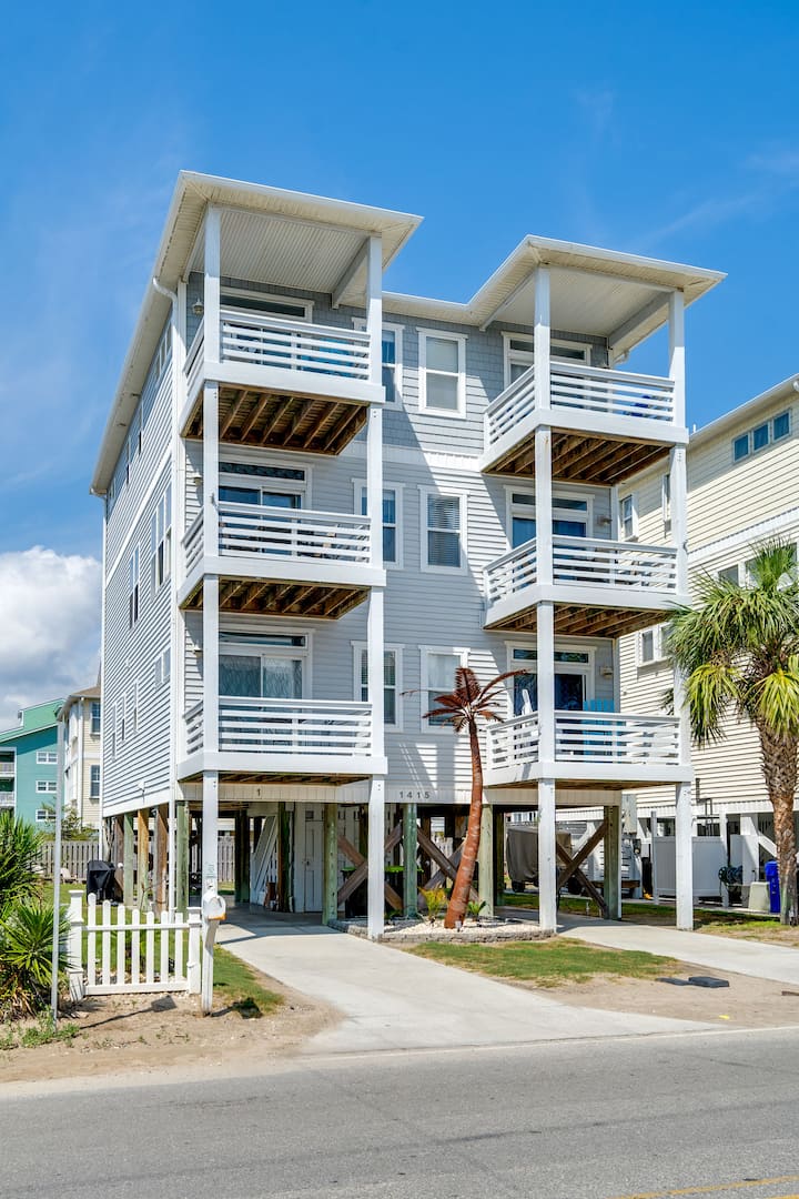 Wow! Beach Home With Great Views, Steps To Ocean! - Carolina Beach, NC