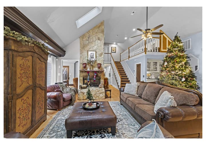 The Retreat-hot Tub-theater-bar-6000sqft - North Carolina