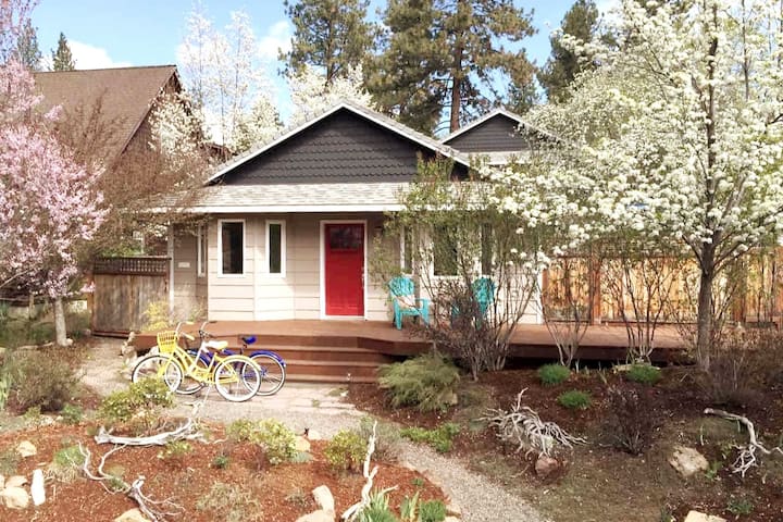 Westside Walkable | Hot Tub | Dogs | Bikes - Bend, OR
