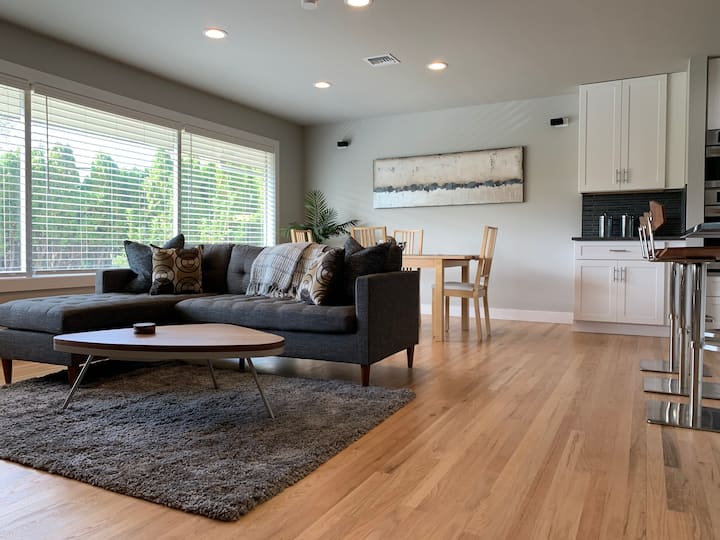 Portland 4 Bedroom House With Office - Tigard, OR