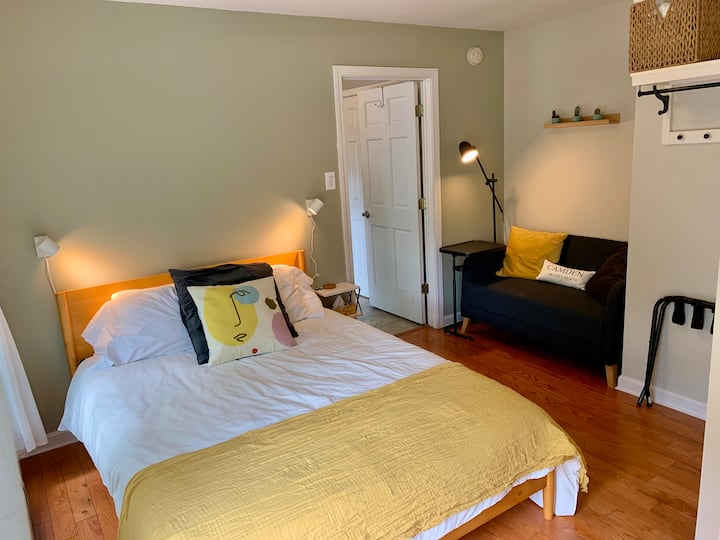 Private Room/private Entry 1 Block To Downtown - Maine