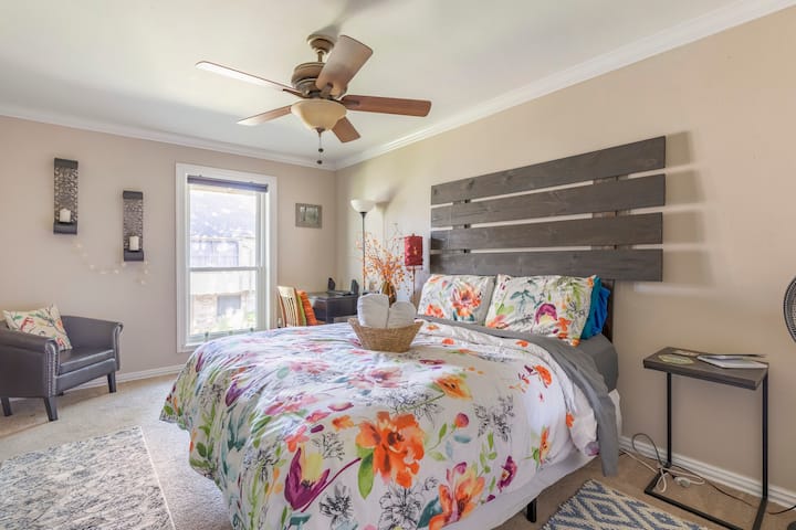 Rustic Warmth In The City (Meyerland/braes) - Stafford, TX