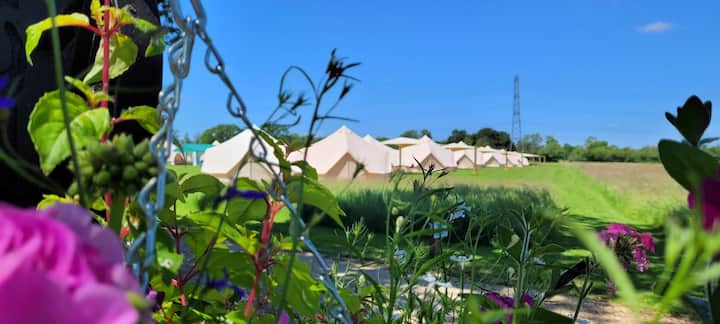 Sleeps 16 (Site Max 32) Exclusive Use, Hot Tub Etc - Cotswolds