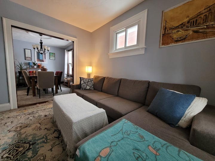 Queen Bedroom In Beautiful Midtown House - Kitchener