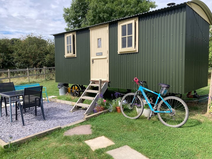 Stunning Farm Location Shepherds Hut Sleeps Two - Southwell