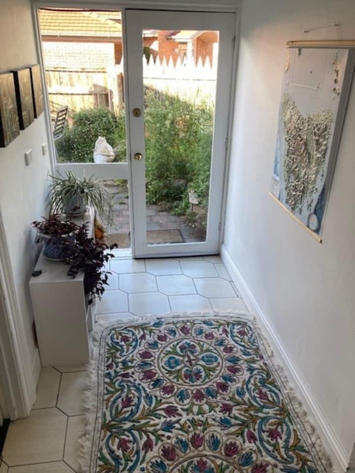 Large Bright Room In Central Hobart Family Home - Hobart