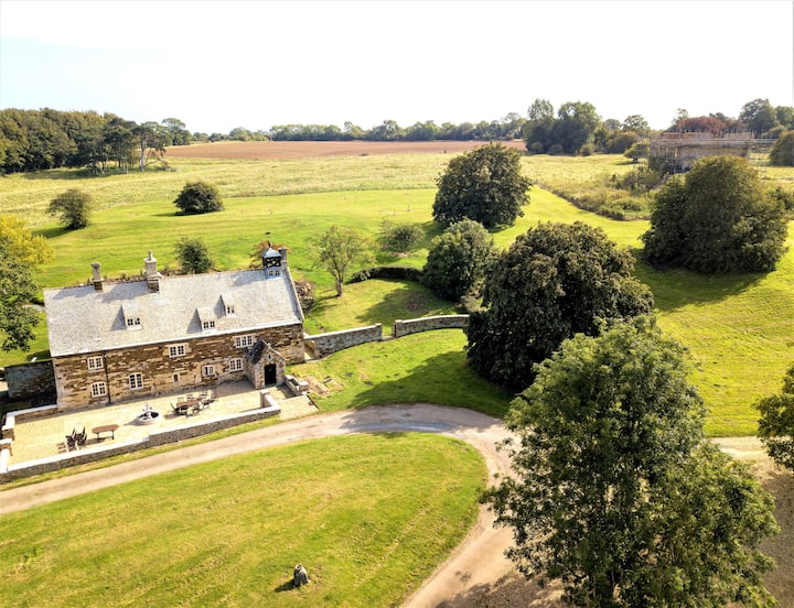 Manor House | Sleeps 14 - Rutland
