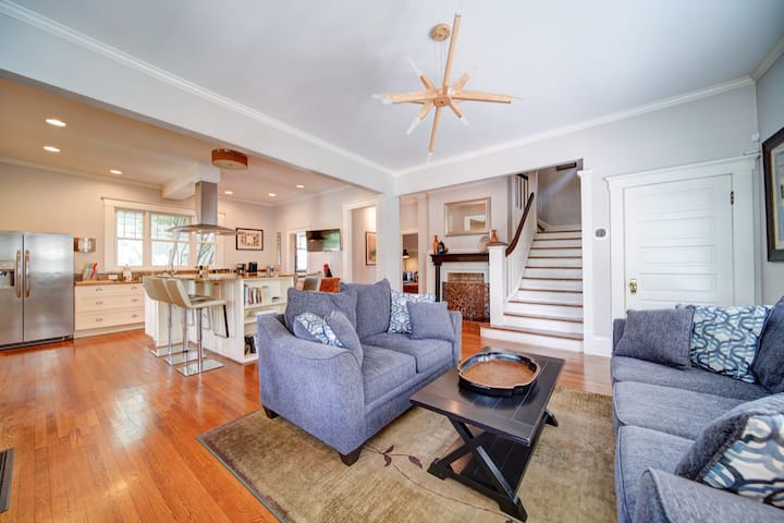 3000 Sq Ft, 5 Bedroom, City With ♥ Parking (2) - Charlotte, NC