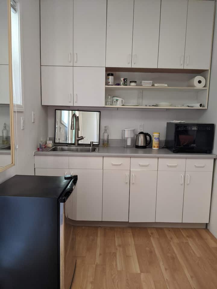 Large Suite, Shared Bath, Separate Entrance, A/c - Palo Alto, CA