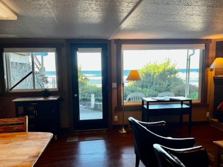 Cozy Oceanfront 1 Bedroom Condo.  Chelan #9 - Neskowin, OR