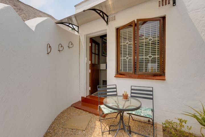 Cosy Cottage  Close To Rosebank Mall And Gautrain - Randburg