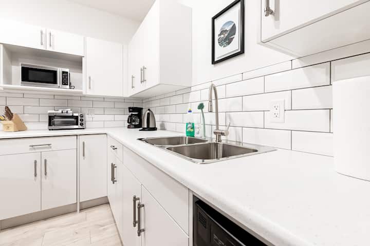 Inviting 2 Bedroom + 1 Bath Cozy Basement Retreat - Edmonton