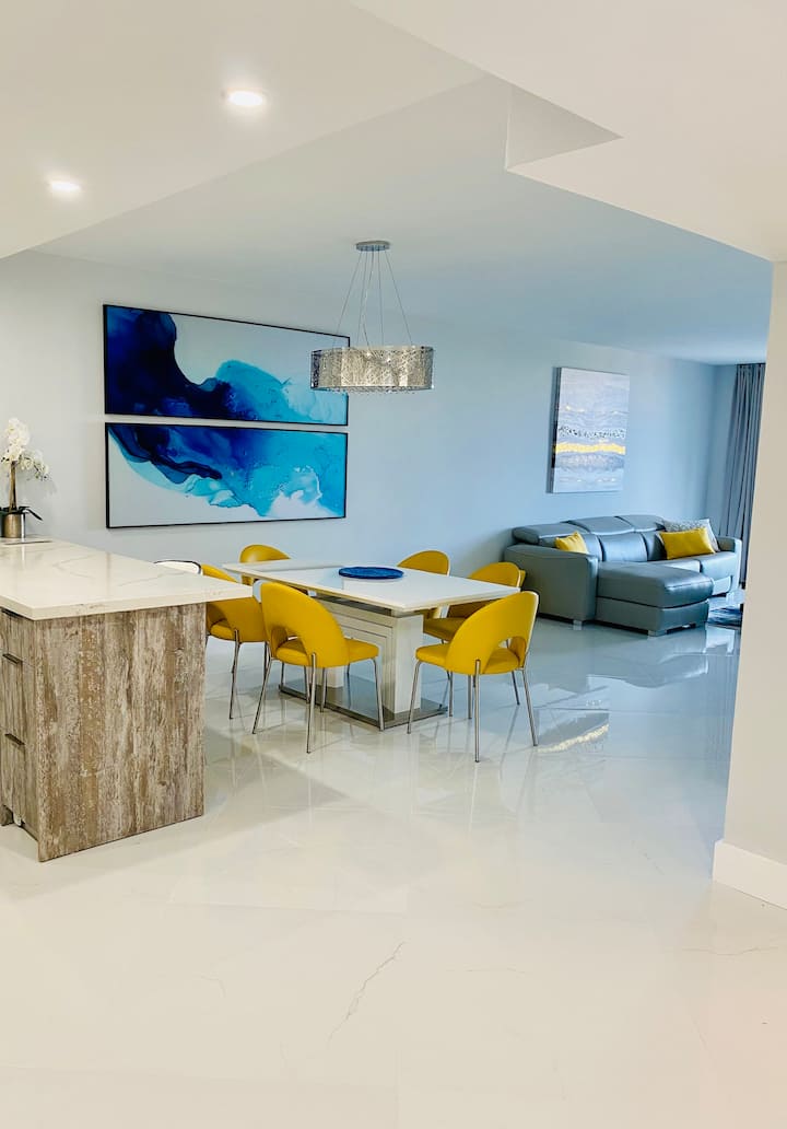 Sunny Isles Spacious And Updated 1br With Balcony - Sunny Isles Beach, FL
