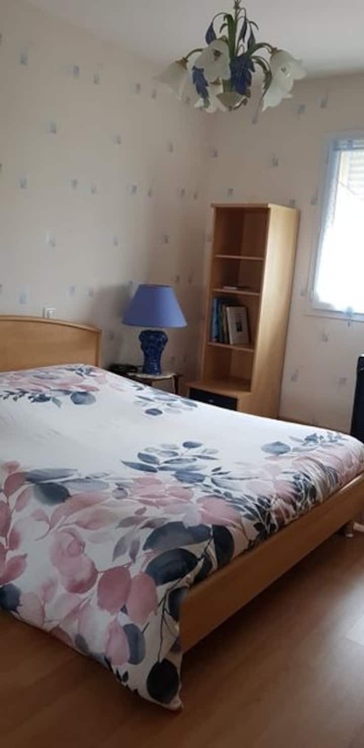 À 3 Mn A7 Valence Nord, Chambre Avec Lit Bébé - Valence
