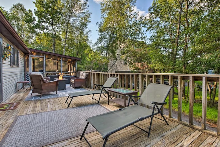 Poconos Getaway | Lakeside |Family-friendly Chalet - Pensilvania