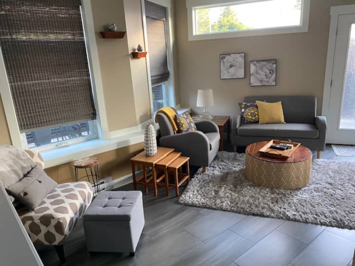 Private 1 Bedroom Suite With Stunning Shuswap View - Salmon Arm