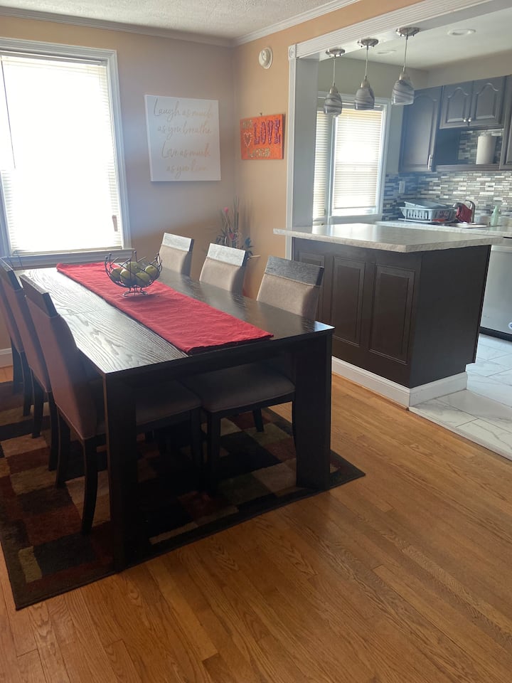 Cheerful 2 Bedroom & 2 Bathroom House! - Baltimore
