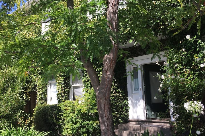 1908 Edwardian In The Elmwood. - Berkeley, CA