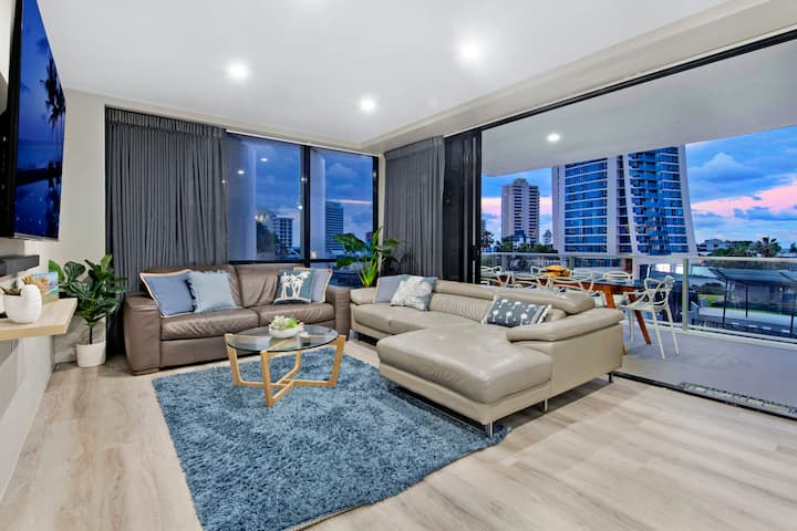 Circle On Cavill 3 Bedroom Spa - Surfers Paradise - Surfers Paradise