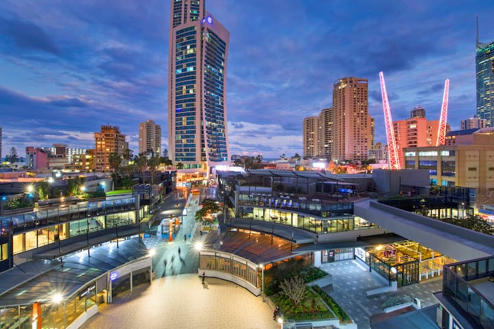 Circle On Cavill 3 Bedroom Spa - Surfers Paradise - Surfers Paradise