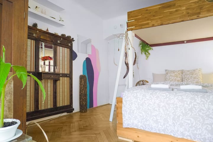 ‘Heidi's Grandpa's Childhood Dream’/ Noble Quarter - Innsbruck