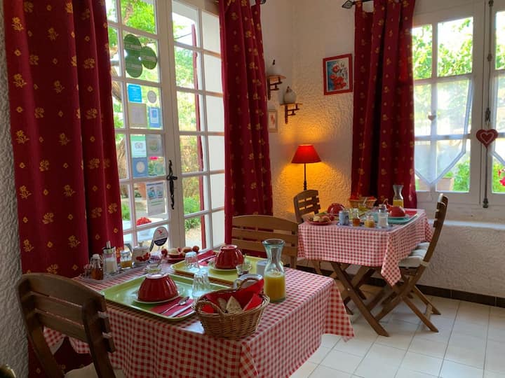 Chambre D'hôtes "Cœur De Pigeon" + Petit Déjeuner - Venasque